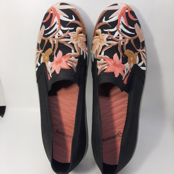 BareTraps | Shoes | Baretraps Black With Peach Coral Embroidered Floral ...